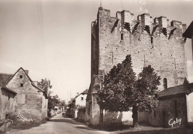 Église fortifiée Saint-Martial à Rudelle dans le Lot – Lot-46.com