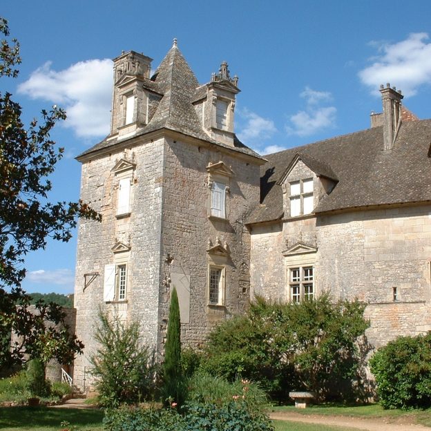 Cénevières. Un château Renaissance veillant sur le Lot – Lot-46.com